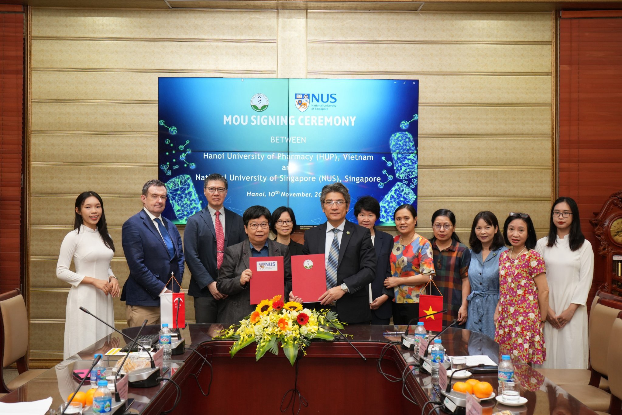 Signing Ceremony of the Cooperation Agreement between Hanoi University of Pharmacy and the ...